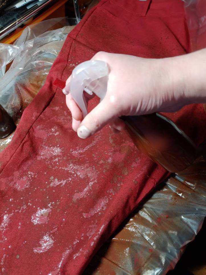 Making your own fabric spraypaint with acrylic paint – Leafnin Cosplay