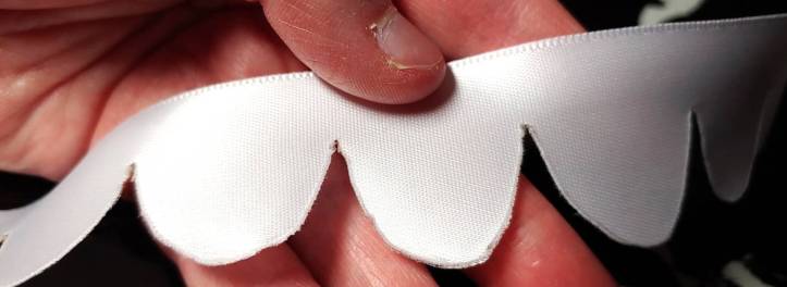 Making scalloped trim out of satin ribbon – Leafnin Cosplay