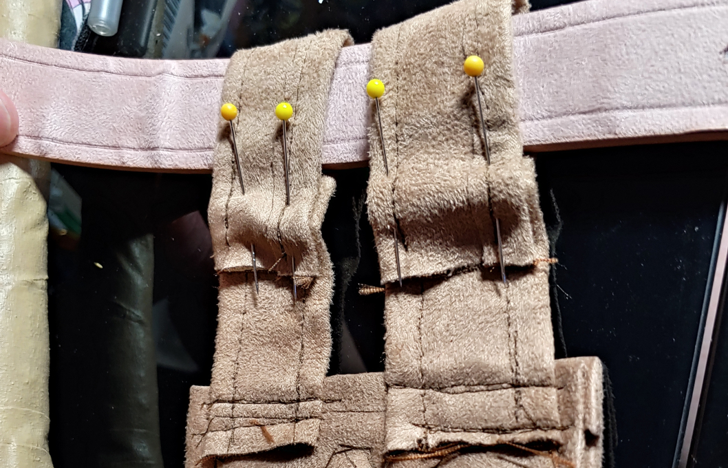 Belt-mounted prop holder for sticks and swords – Leafnin Cosplay