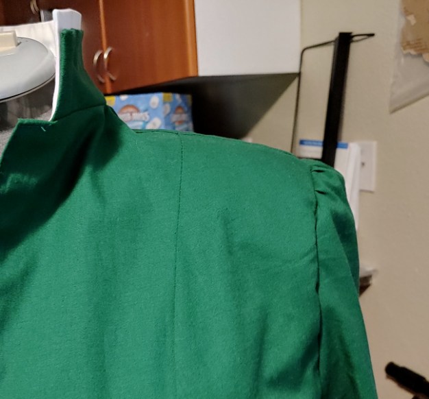 Making and attaching properly-fitting shoulder pads – Leafnin Cosplay